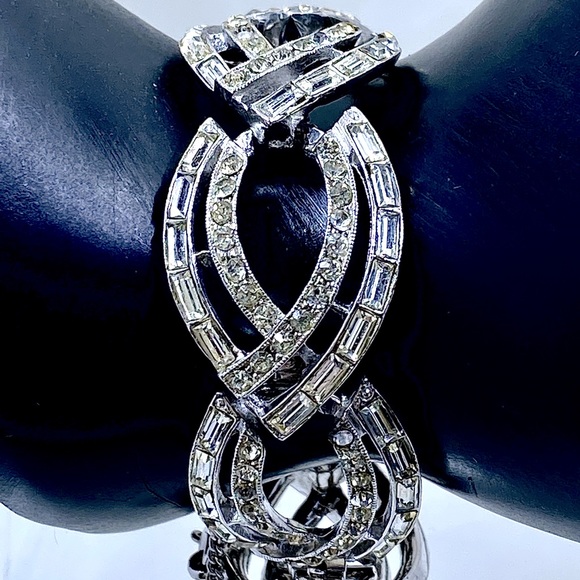 Hattie Carnegie | Jewelry | Vintage Hattie Carnegie Rhinestone Link ...